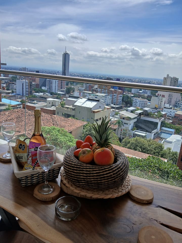 Luxurycali Escape: 2br/ Pool/ Gym & Gorgeous Views - Cali