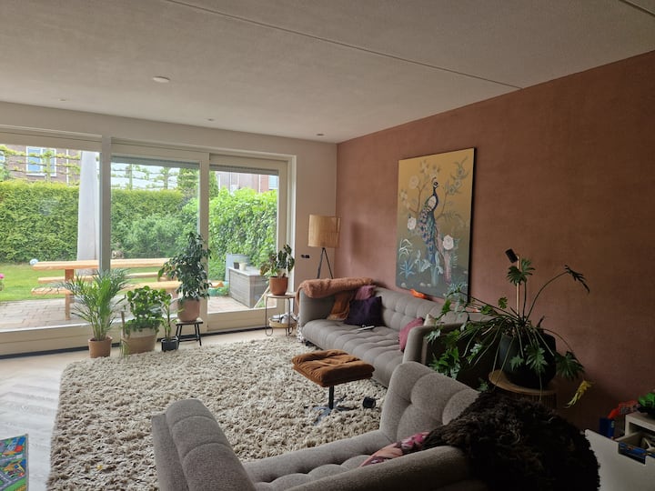 Ruime, Lichte Gezinswoning In Groningen - Groningen