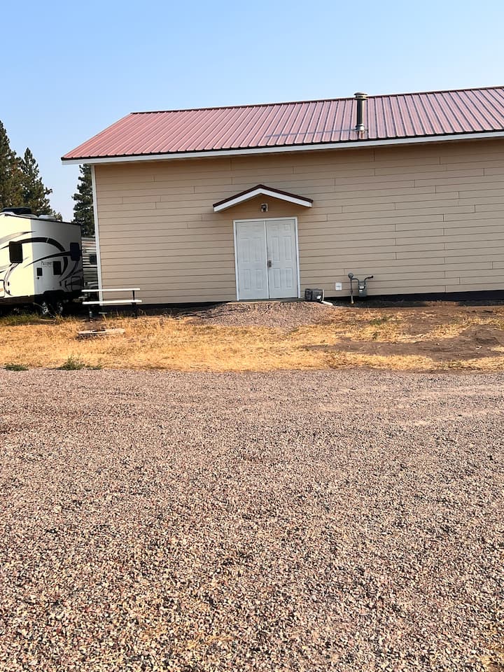 Large Camper /Air Conditioning - Columbia Falls, MT