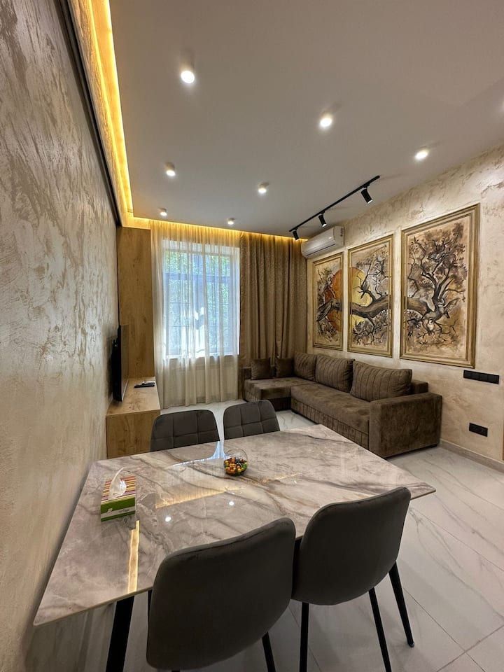 Stylish| 1bdr | Balcony |Center - Jereván