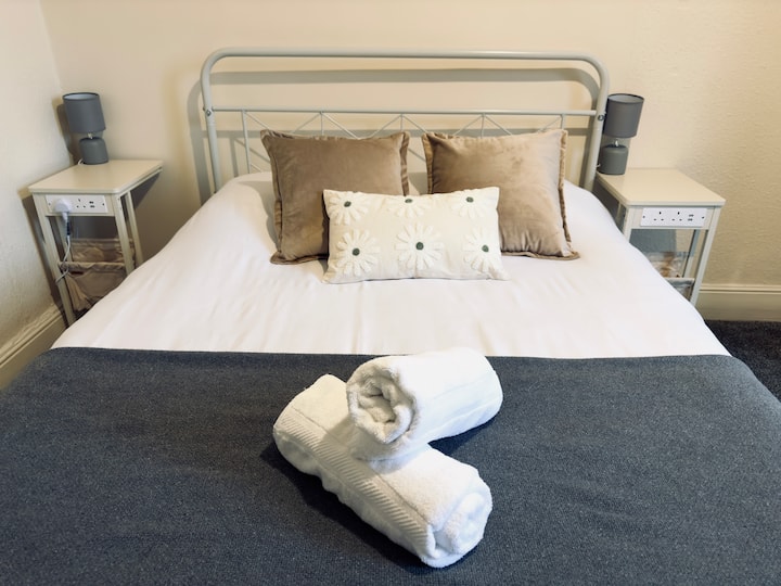 Double Room Near City Center - Oldham
