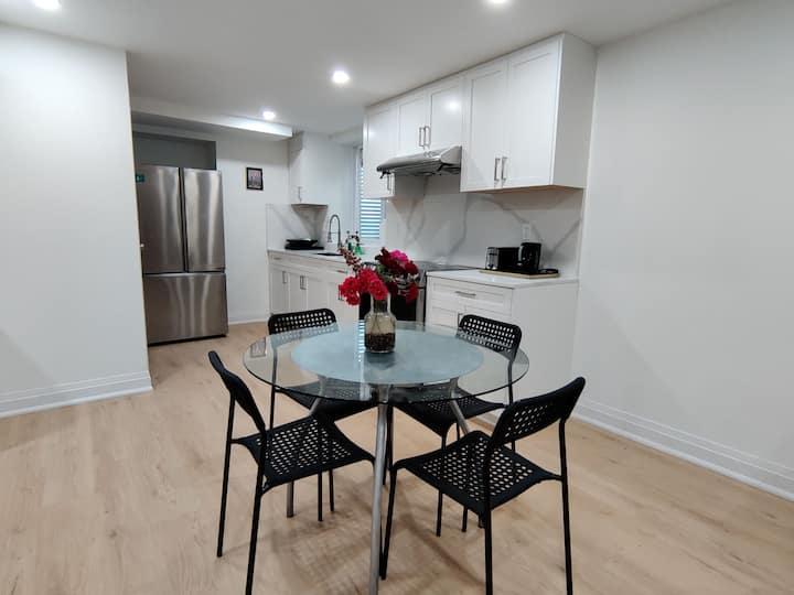 Newly Modern Unit 3 Bedroom  3 Bathroom - Toronto