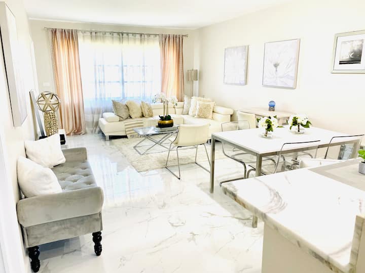 Chic 1br 1.5ba Condo Aventura - Aventura, FL