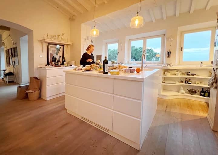 Panoramic 16th Century Palazzo Loft - Montepulciano