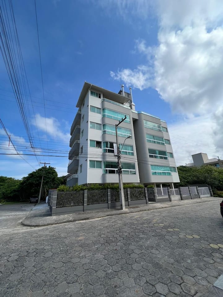 Apto De 3 Quartos, 150m Da Praia - Governador Celso Ramos