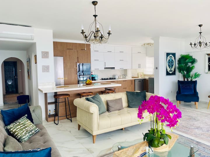 Delightful Seafront Lux 3 Bed, West Kyrenia Cyprus - Girne