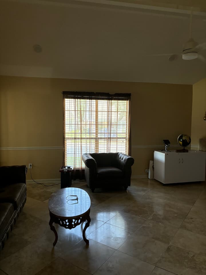 Private Master Bedroom And Deck - Southaven, MS