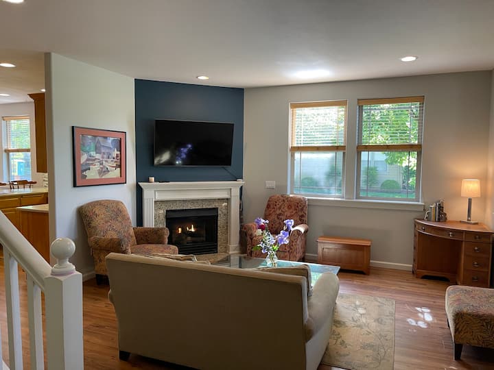 Comfort And Calm In Ashland - Ashland, OR