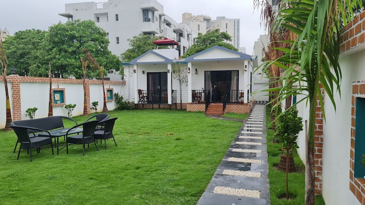 Courtyard By Palm - Gurugram