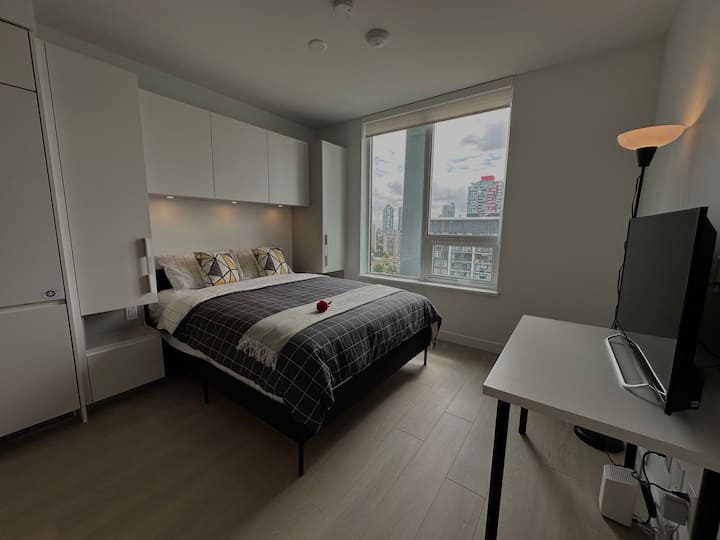 Brand New One Bed Condo Metrotown Burnaby - New Westminster