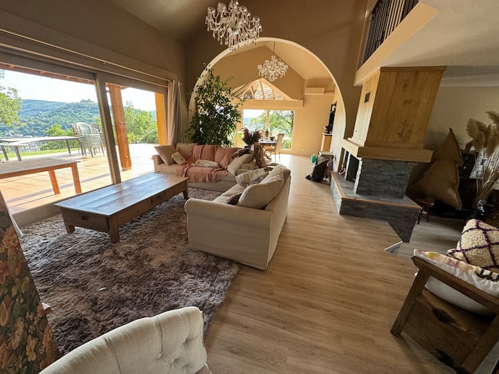 Villa 6 Chambres Avec Vue Panoramique Et Piscine - Bozouls
