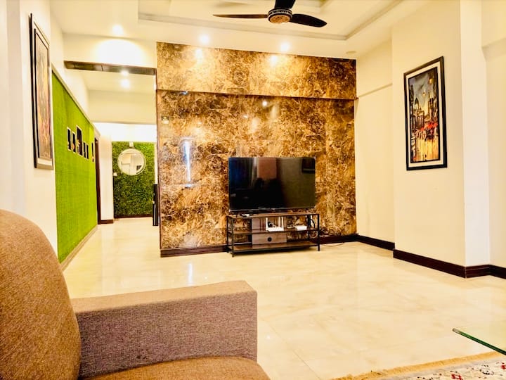 Cinque 1: Super 3 Bed Fb Area Block 4 - Karachi