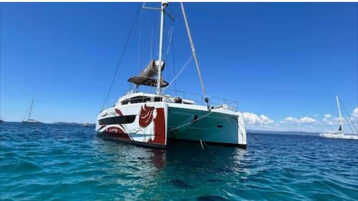 Catamaran Avec Skipper Et Hotesse - Ramatuelle