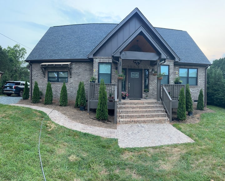 Spacious Estudio Apartment. - Hickory, NC