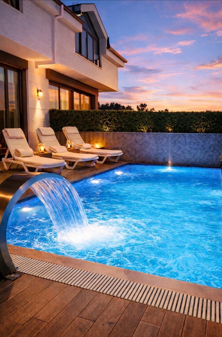 Isıtmalı Kapalı Havuzlu Lüks Villa & Jakuzi - Kemer