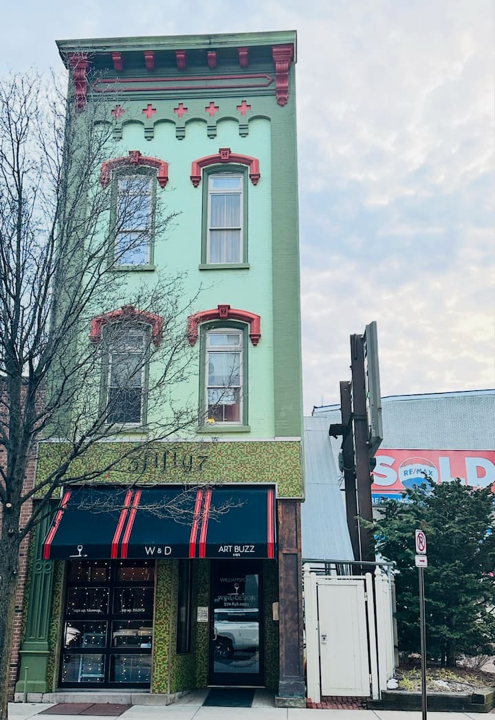 Stylish 2br Apt W Balconies Downtown Williamsport - Williamsport, PA