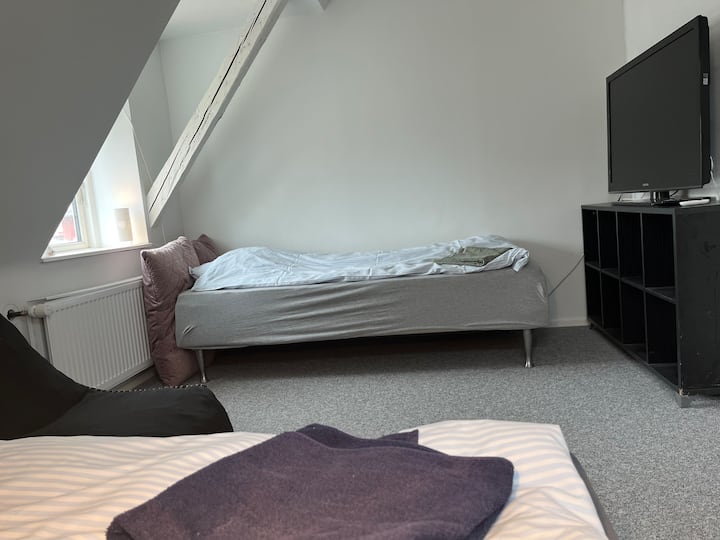 Værelse I Et Hyggeligt Byhus - Hirtshals