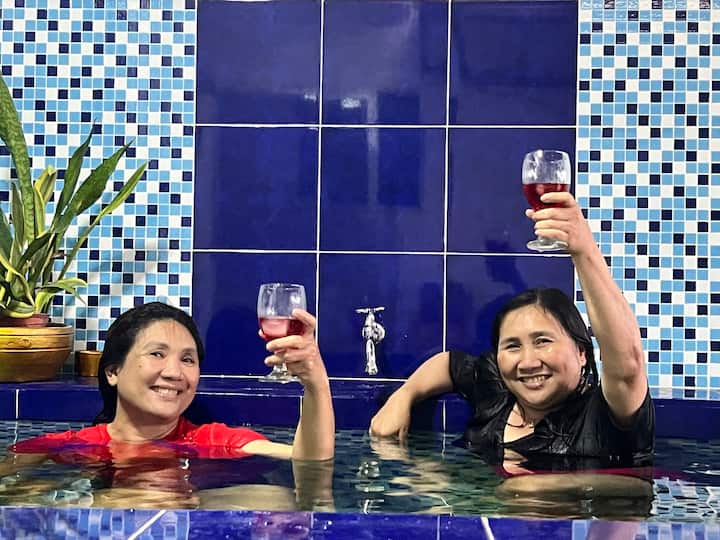 Summer @Pia’s 3br, H&c Bath, Minipool, Wifi - General Santos City