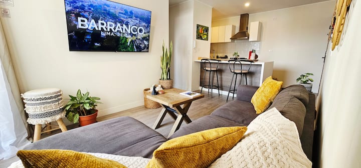 Elevated Boho 2br W/ Ac, Pool, Fast Wifi, Barranco - Peru
