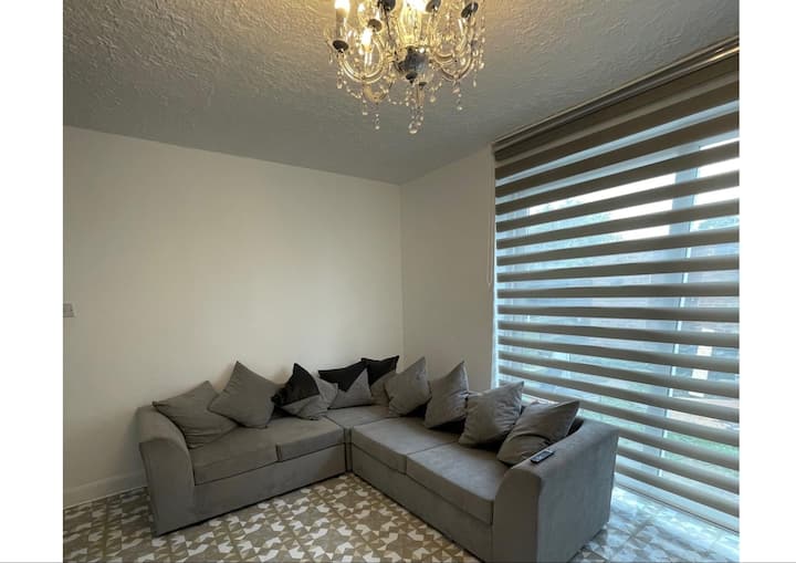 Lovely 3 Bed House, 30 Mins From Central London - Barking