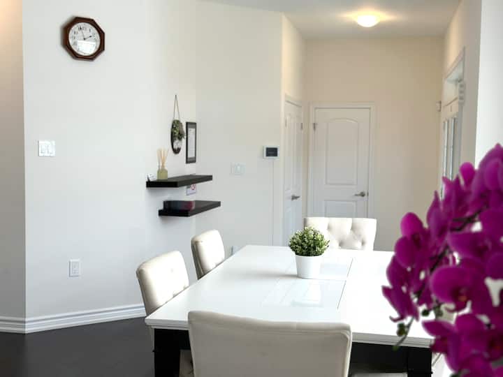 Huge Master Br In A New House - R1 - Brantford, ON