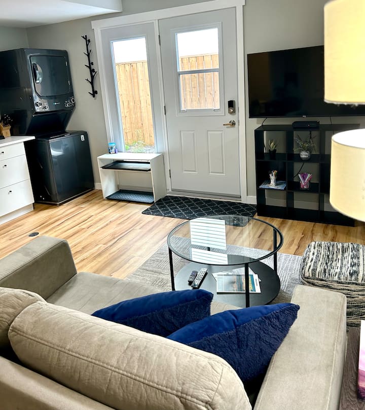 Bright 1‑bdrm Retreat | Queen Bed + Fenced Yard - Prince George
