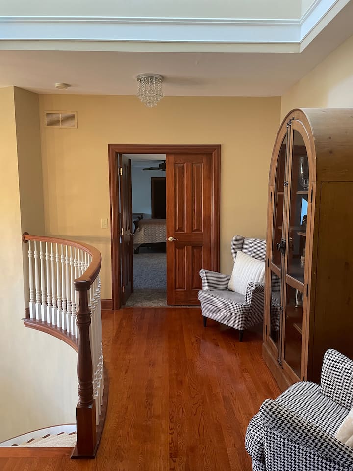 Joie De Vivre Main Level Suite - Delaware, OH