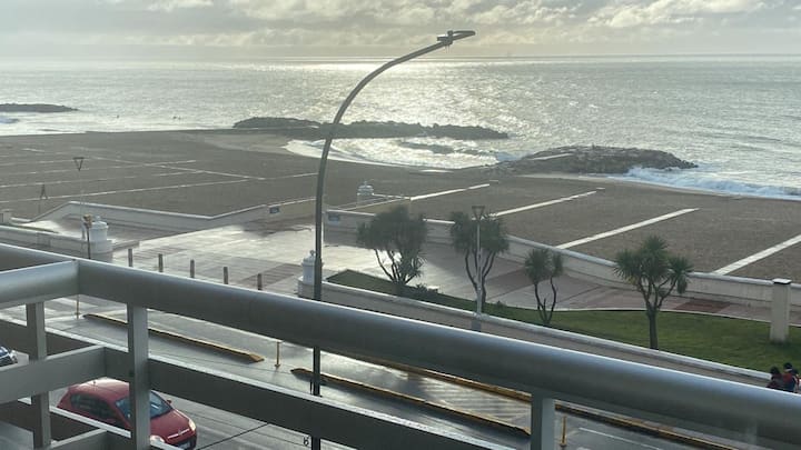 Depto. C/ Cochera Frente Al Mar En La Perla. - 馬德普拉塔