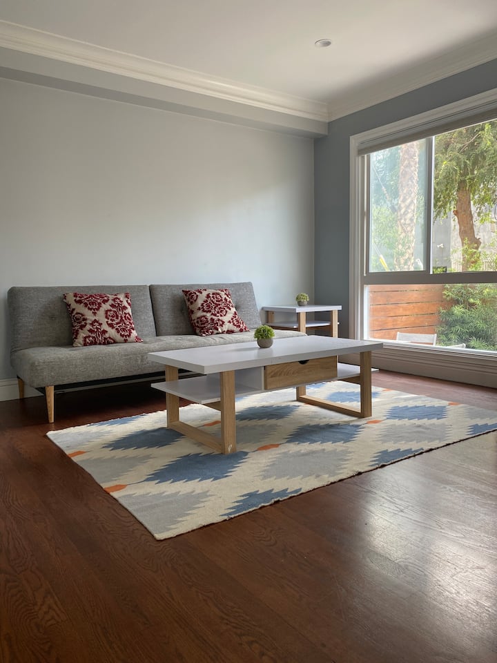 Comfortable West Hollywood Home With Patios - Valley Village - Los Angeles