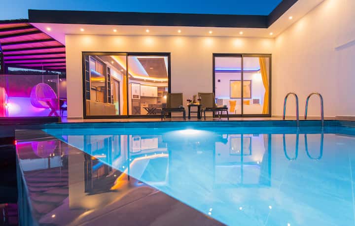 Dilay ŞıK Ferah Deniz Manzaralı - Kalkan