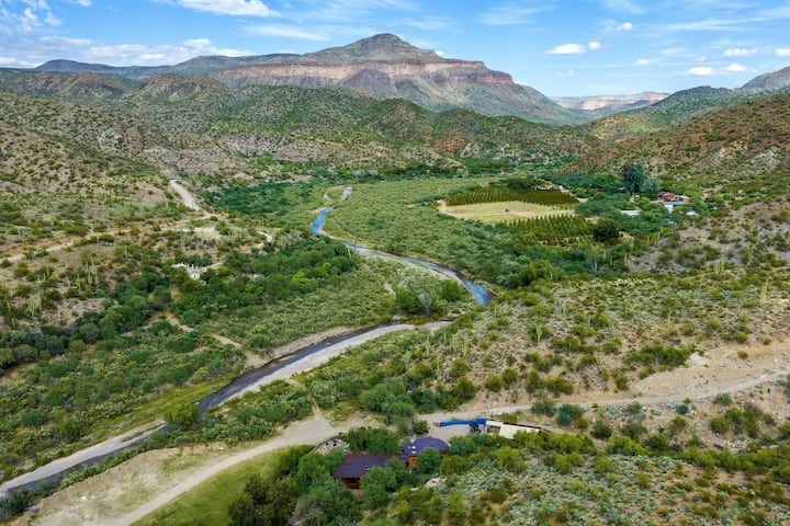Aravaipa Creek Container House - Arizona