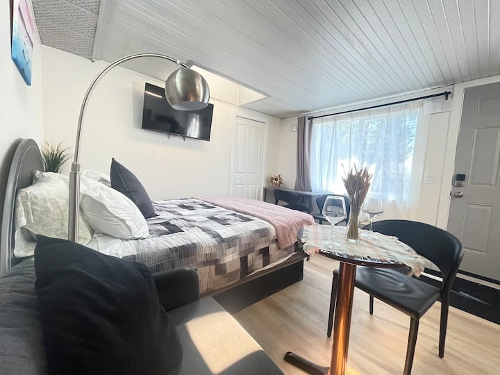 Modern Private Suite In Trendy Inner-city Near Dt - Calgary