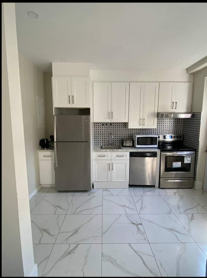 Decarie Iiii-2 Apartment In Montreal - Lasalle