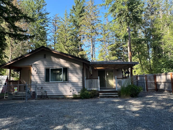 The Huffs Bunkhouse - Ashford, WA