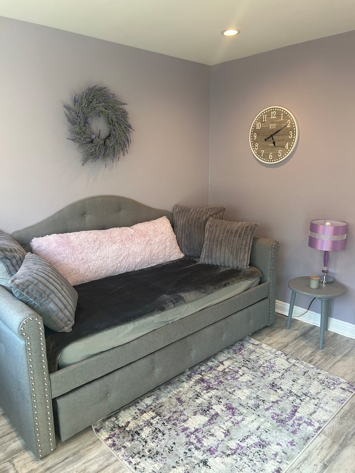 Beautiful Room 4 Rent For 2  W/ Shared Living Room - Los Angeles, CA