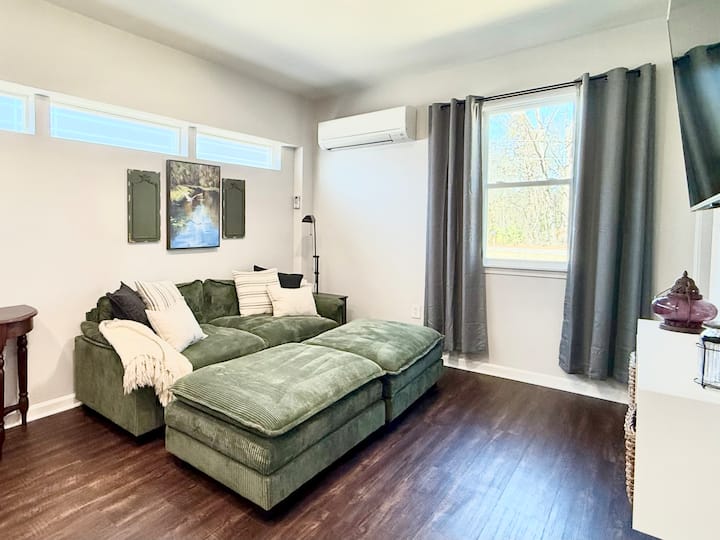 Comfy King Bed - Gsp 8 Mi - *•No Chore Checkout•* - Greer, SC