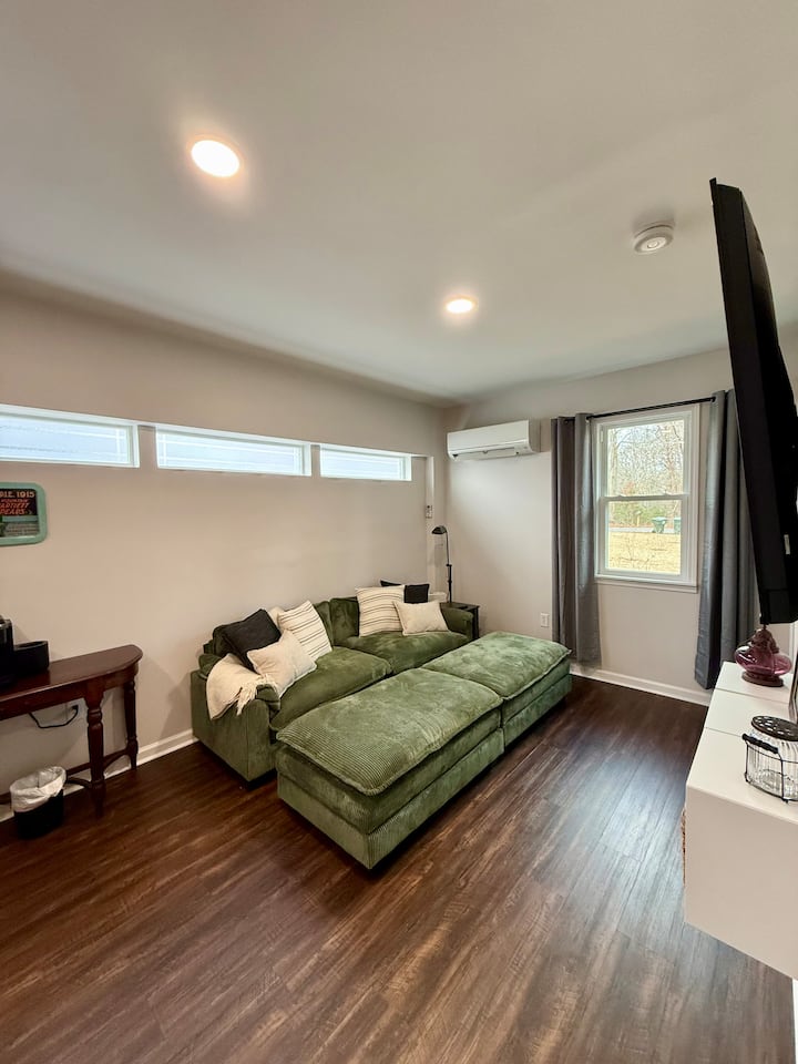 Comfy King Bed - Gsp 8 Mi - *•No Chore Checkout•* - Greer, SC