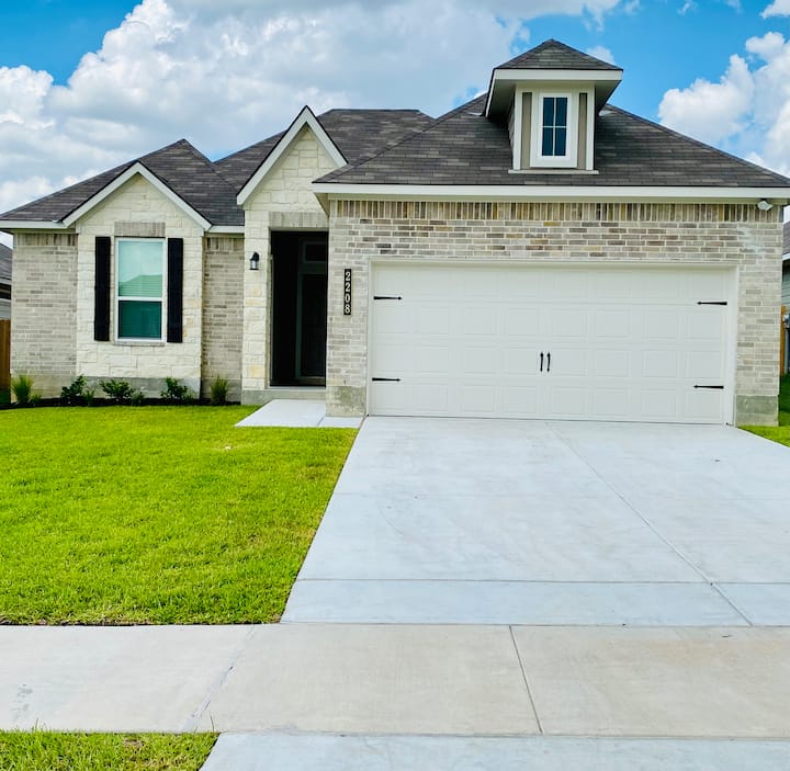 New! Howdy Haus! 5 Miles From Kyle Field! - Bryan, TX