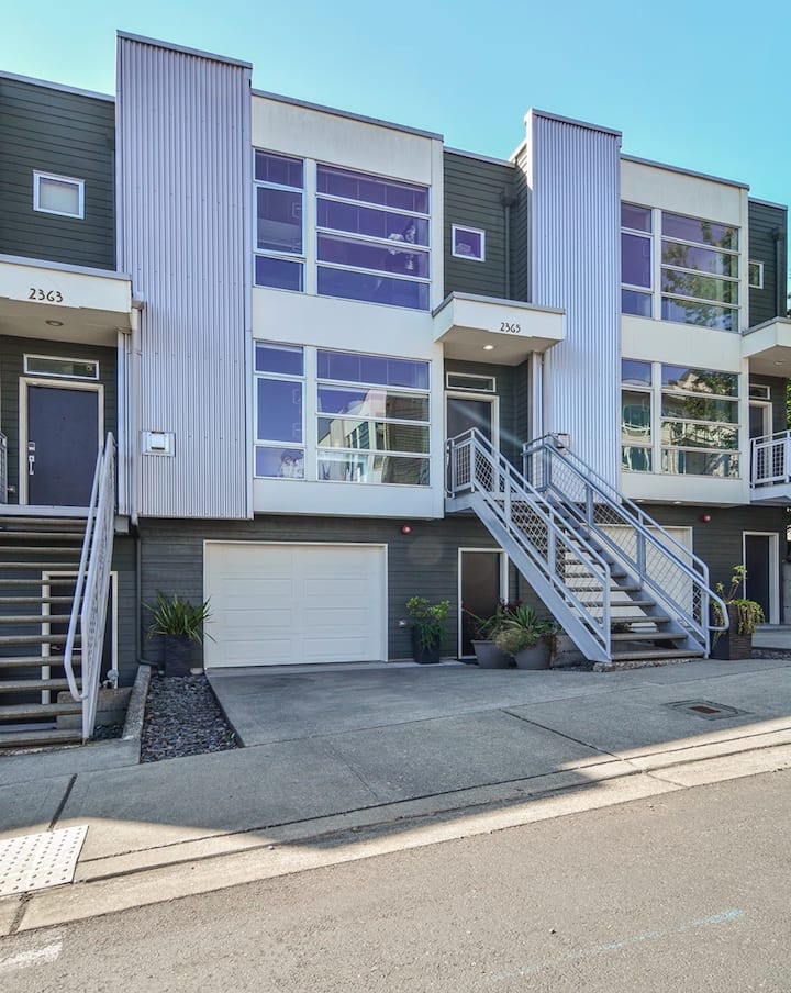 Dt Tacoma Townhome! - Fife, WA