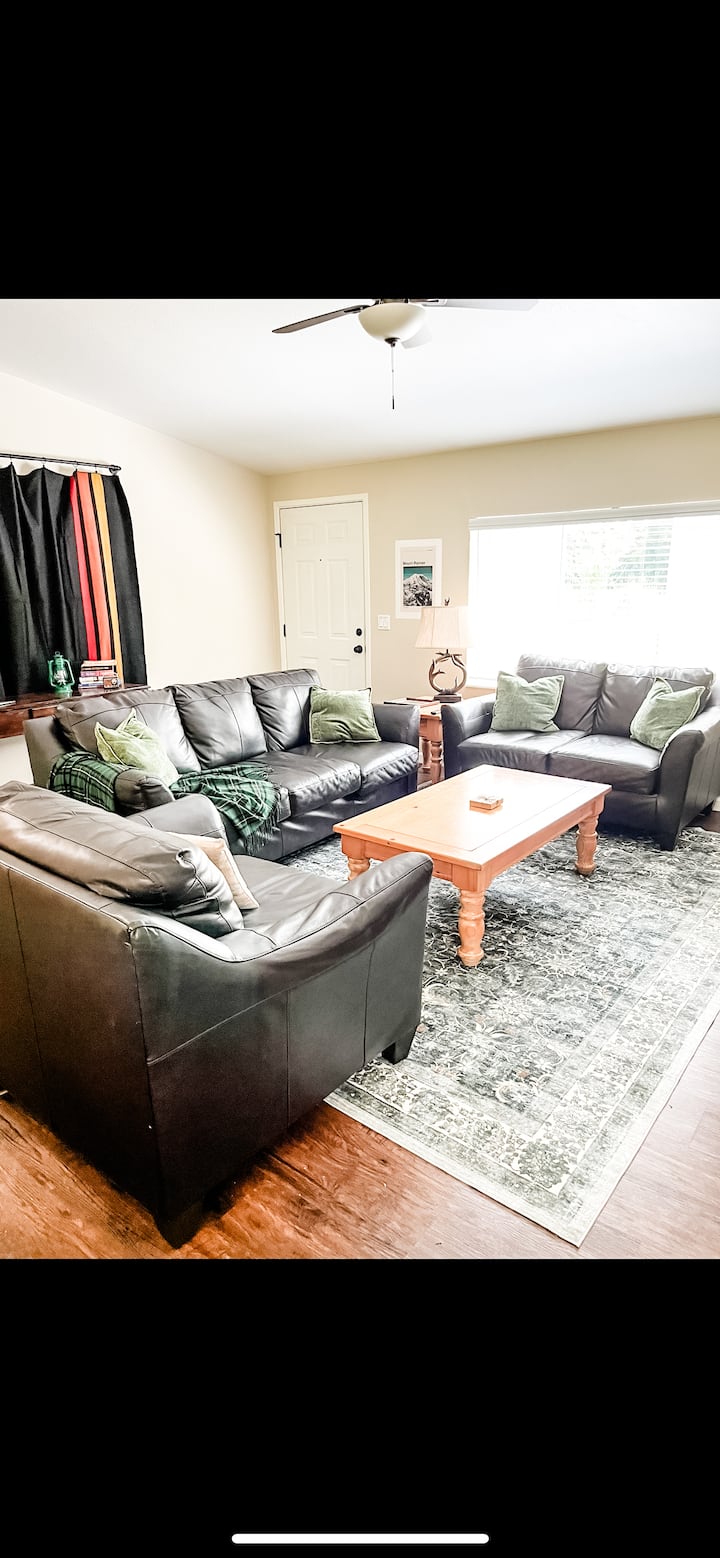 Forests Edge At Mt. Rainer! - Ashford, WA