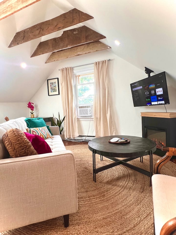 Hidden Gem In The Center Of Npt! - Newport, RI