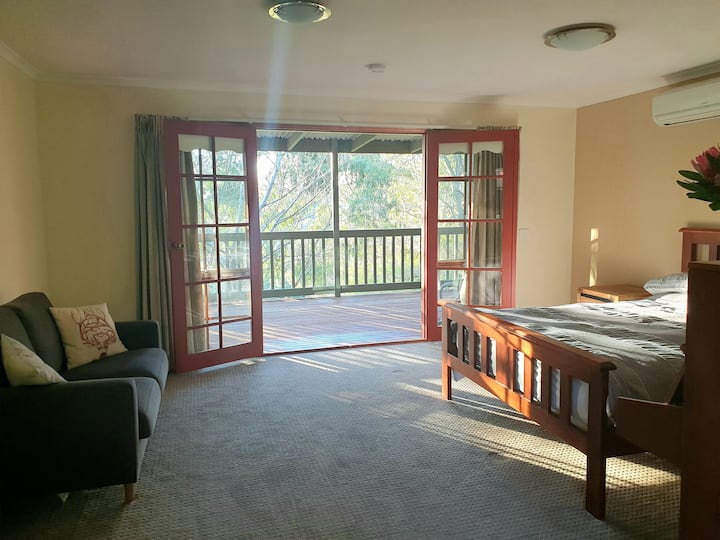 Trawool - Room With A View! - Seymour