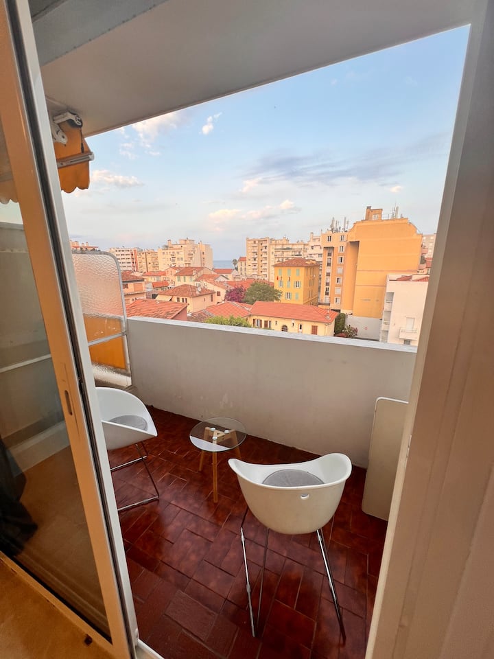 Spacieux Studio Proche Promenade - ibis budget Nice Californie Lenval