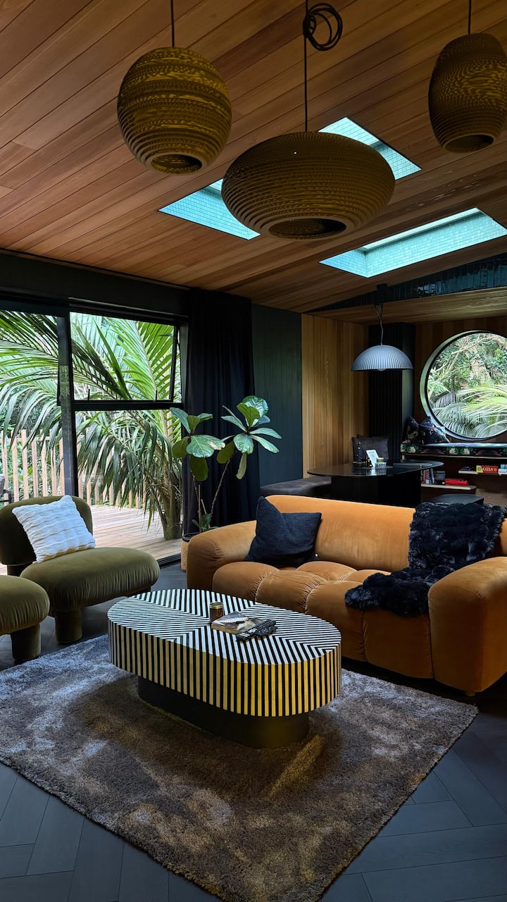 Brand New! Dark And Moody: Wild Woods Waiheke - Waiheke Island