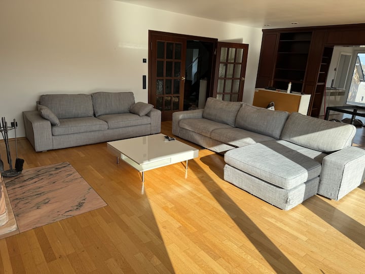 Stilvolles Retreat Mit Loggia & 2 Schlafzimmern - Niederkassel
