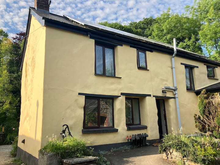 Devon Cottage: Sleeps 5, Farm Stay On 12 Acres - 데번