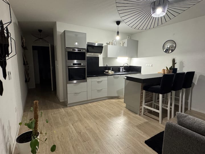 *Maisonnette Cosy Avec Terrasse Proche Tramway* - Bassens