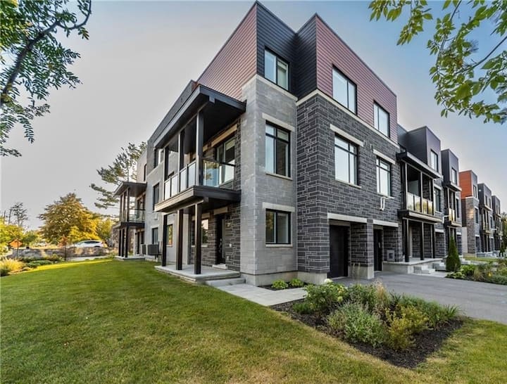Luxury Entire Home! 4bdrm4bthrm - Kanata