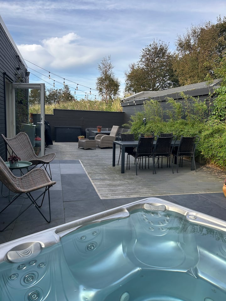 Detached House With A Jacuzzi - Stavanger