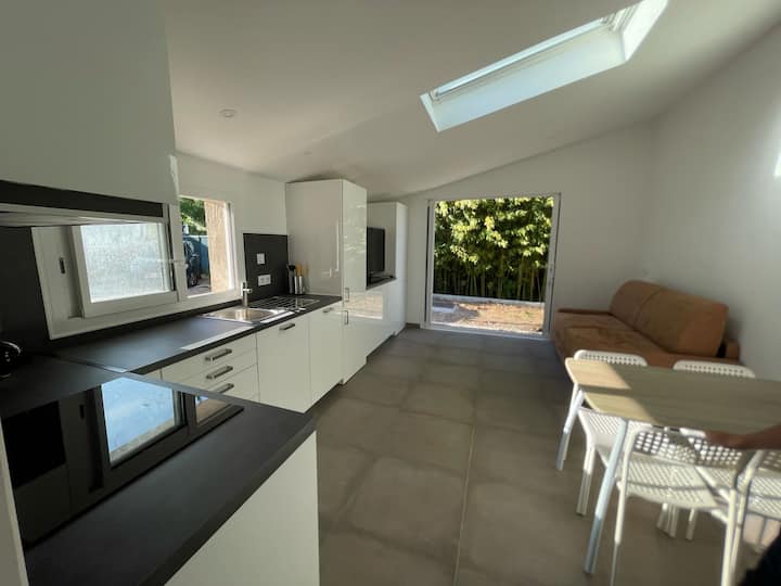 Studio Cosy à 900 Mètres Des Plages Avec Terrasse - Le Pradet